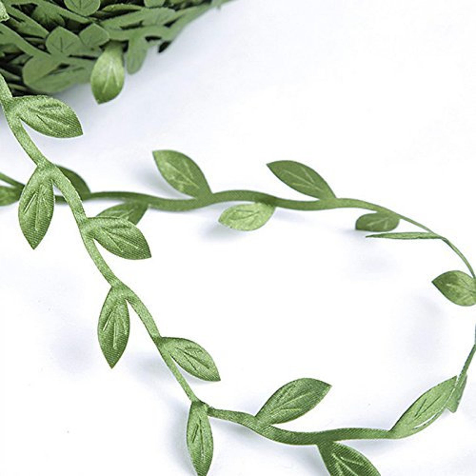 327 Ft Artificial Eucalyptus Leaf Garland: DIY Greenery Vine - Etsy.de
