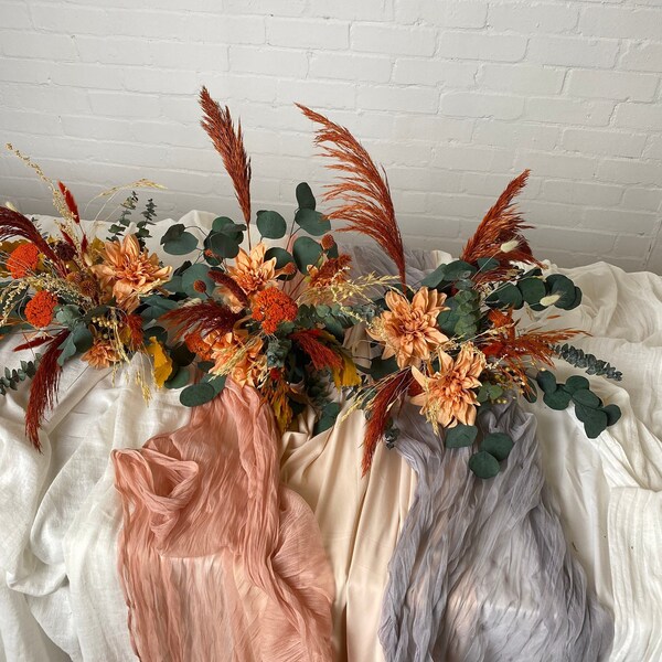 Dried Flower and Table Runner - Etsy