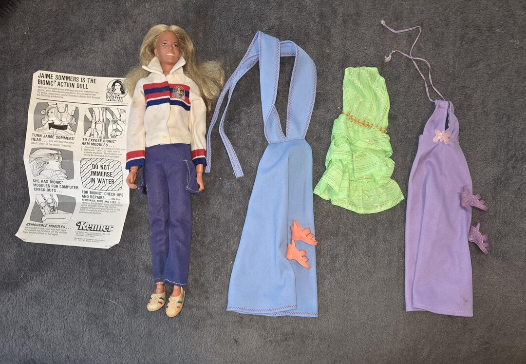 Vintage Kenner Bionic Woman in Original Outfit Plus Rare Extra Outfits ...