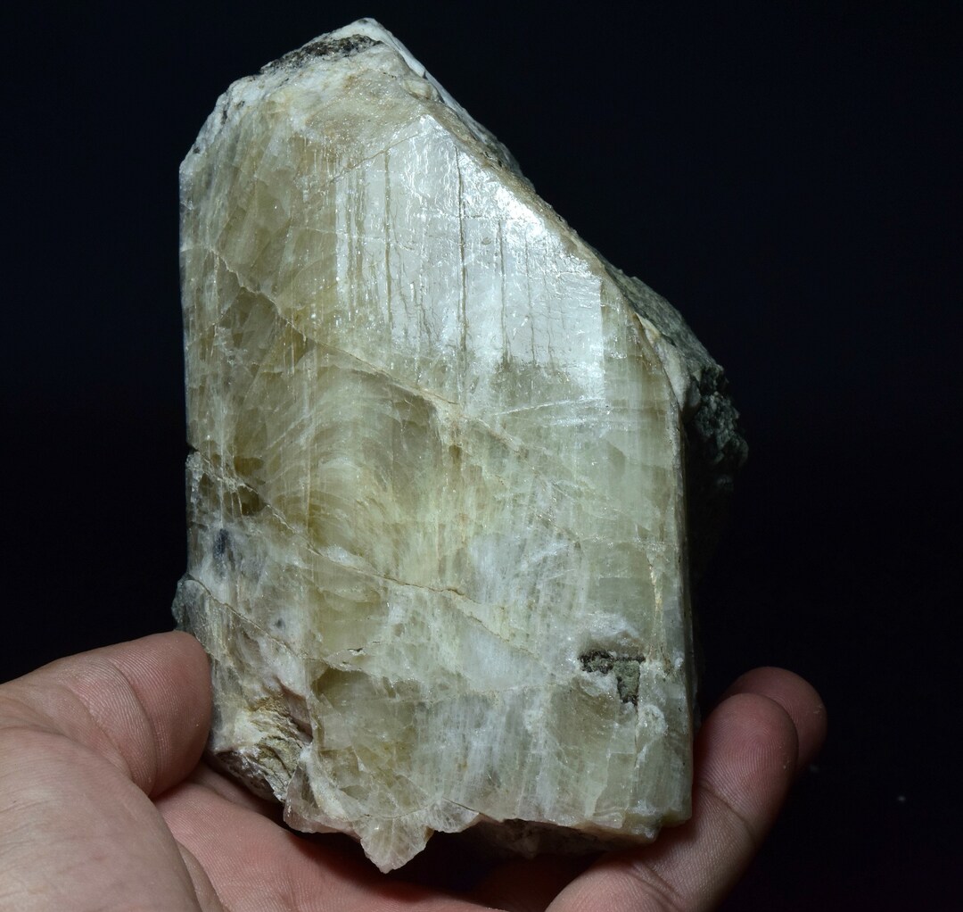 1080 Gram Natural Fluorescent Scapolite Crystal Combied With Epidote - Etsy