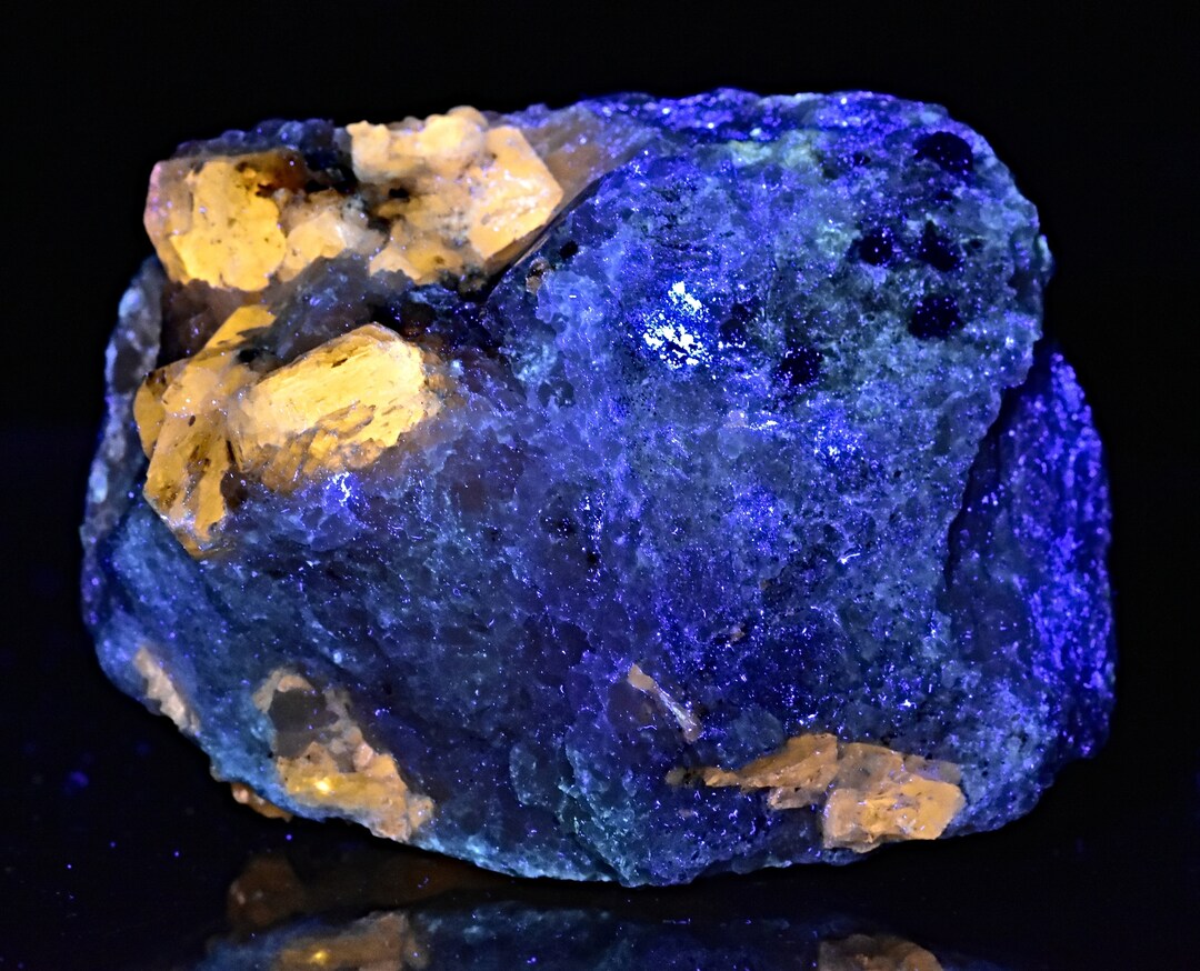 540 Gram Fluorescent Marialite Scapolite Crystal W/ Phlogopite on ...