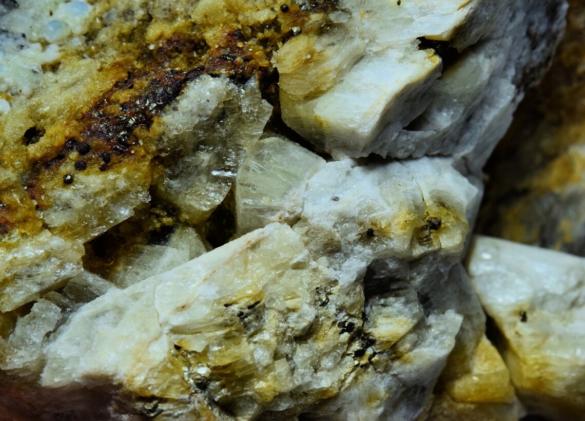 Fluorescent Afghanite Crystal With Wernerite Scapolite on - Etsy UK