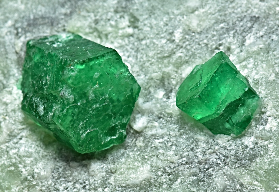 Amazing Full Terminated Top Green Color Natural Emerald Crystal on ...