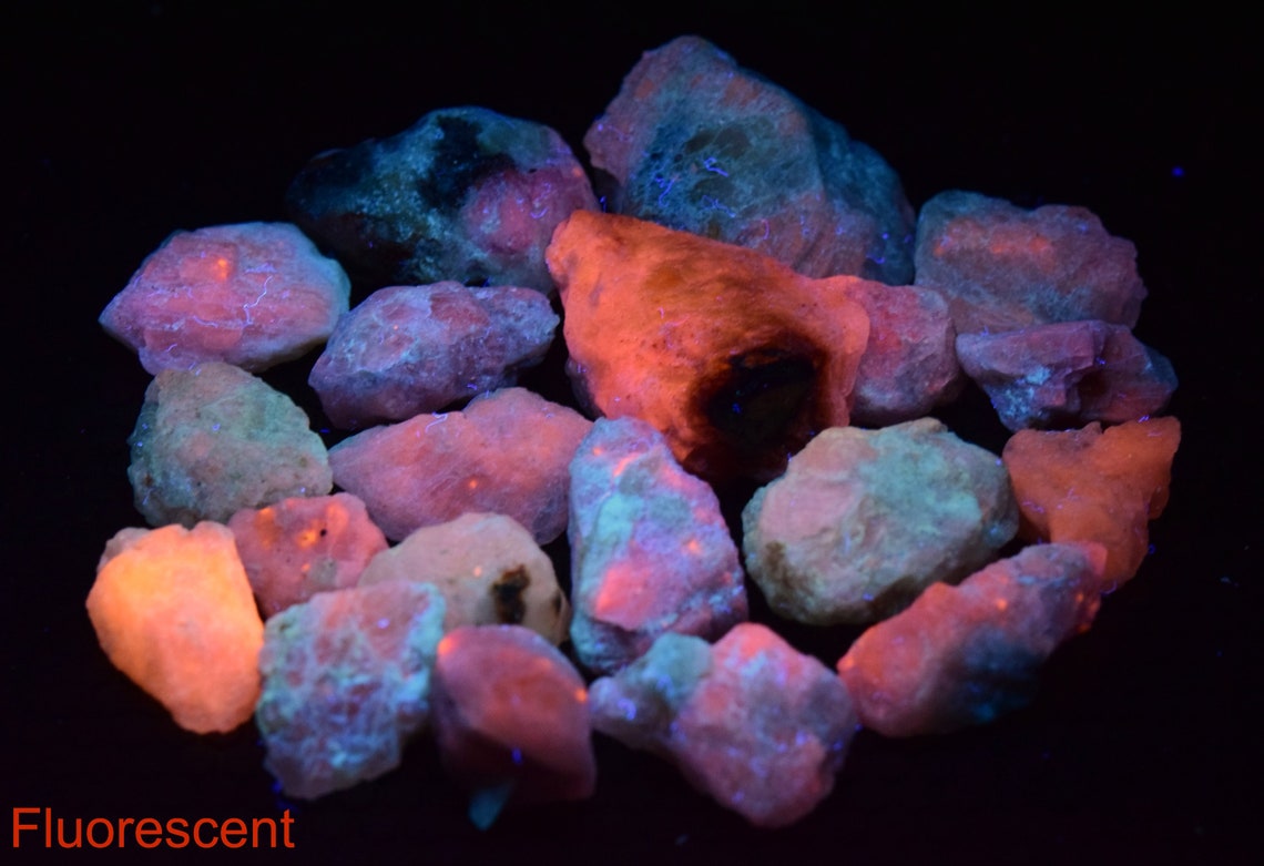 98 Gram Fluorescent Phosphorescent Color Change Hackmanite | Etsy