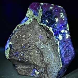 561 Gram Short Wave Long Wave Fluorescent Blue Hackmanite Tumbled Stone ...