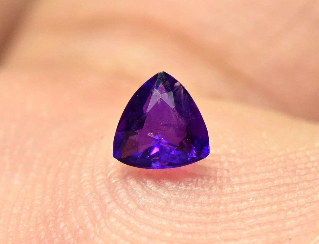 Rare Faceted Fluorescent Hackmanite Gemstone Phosphorescent Deep Color ...