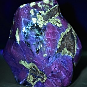 561 Gram Short Wave Long Wave Fluorescent Blue Hackmanite Tumbled Stone ...