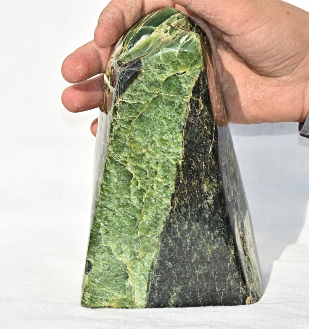 Beautiful Bi Colour Self Standing Polished Tremolite Tumbled Stone 2122 ...