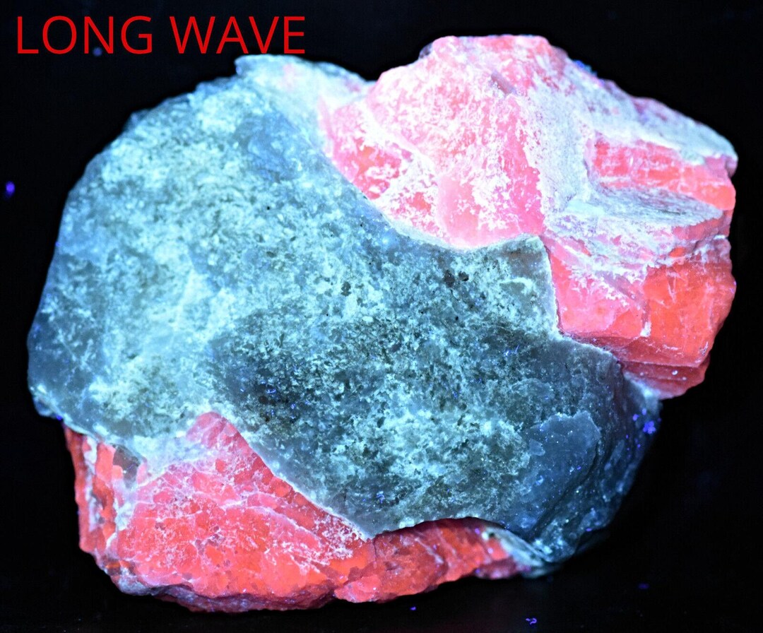 Fluorescent Phosphorescent Color Change Hakmanie Crystals on Matrx 181 ...