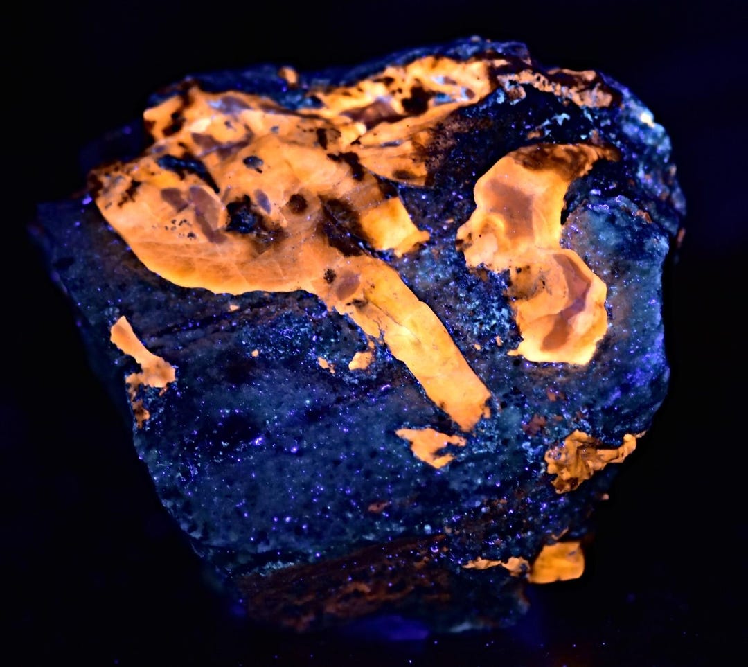 266 Gram Unique Fluorescent Afghanite Specimen From Badakhshan ...