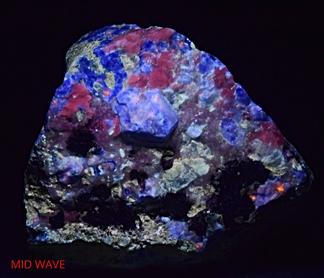 Wonderful Fluorescent Phosphorescent Terminated Rare Blue Hackmanite ...