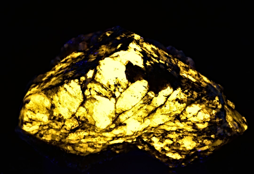 Huge Fluorescent Partial Terminated Wernerite Scapolite Crystal 133 ...