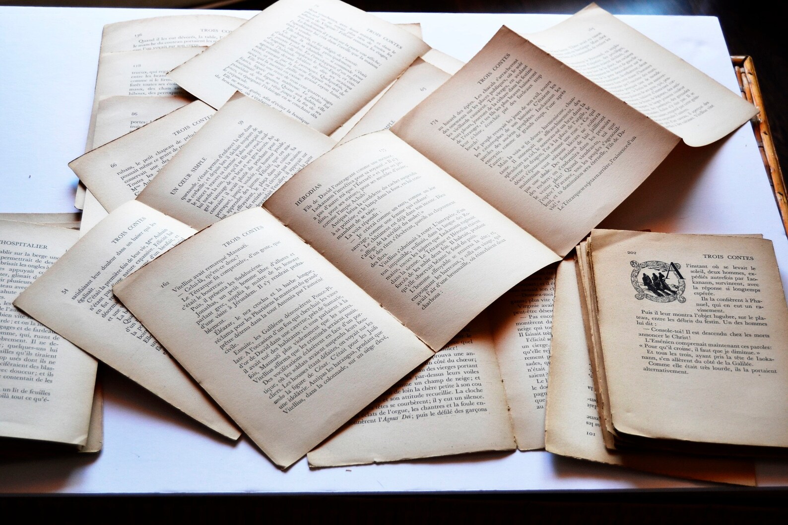 50 Old Book Pages Loose Book Pages Vintage Paper Pages - Etsy