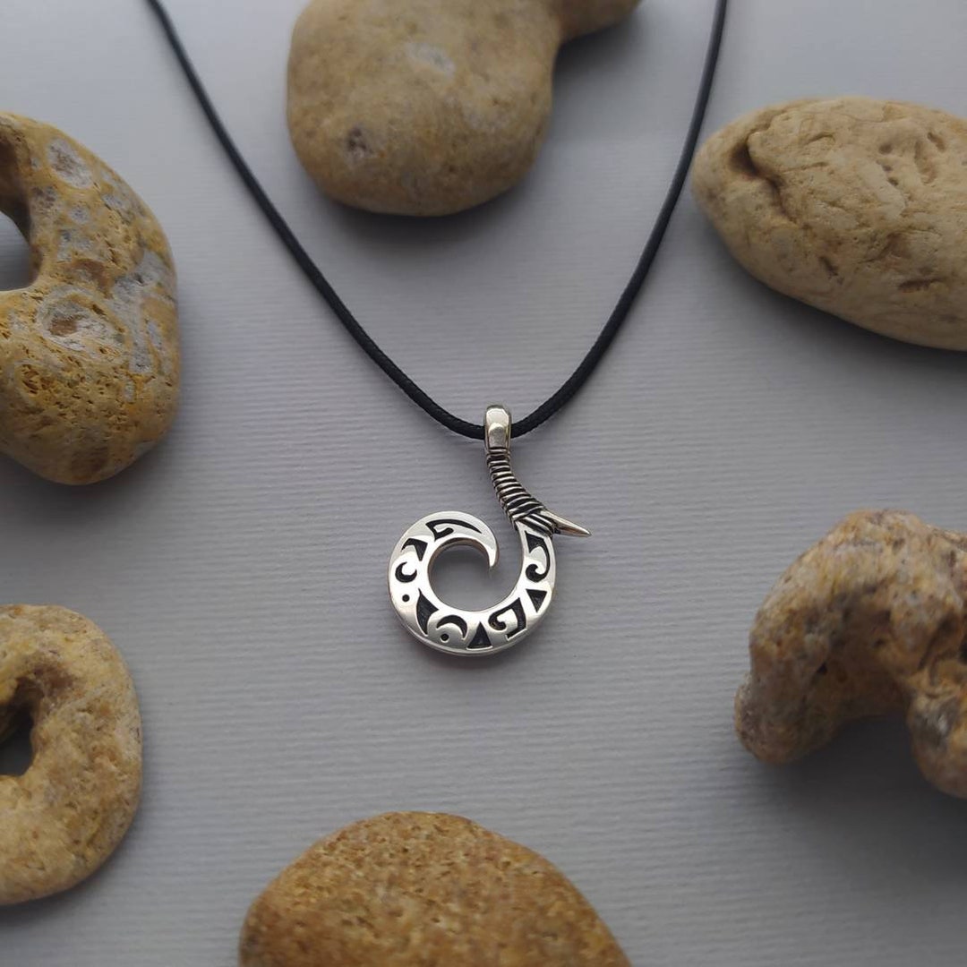 Polynesian hook pendant Ocean jewelry Surf jewelry Ocean - Etsy.de
