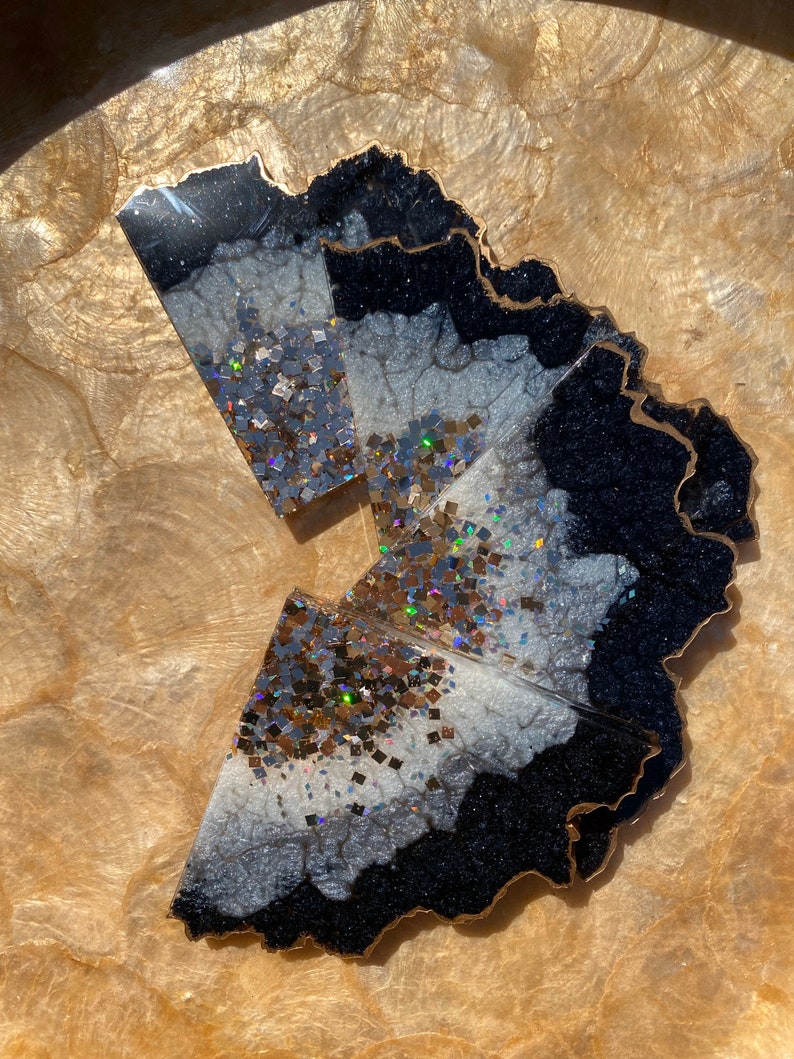 Set 4 Round Triangle Geode Agate Black & White Sparkle Elegant - Etsy