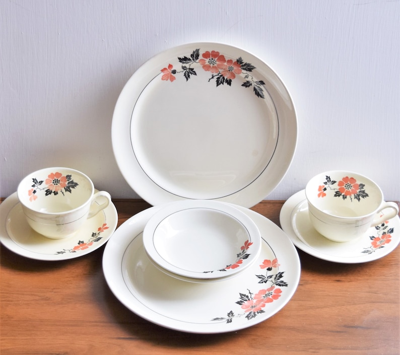 Hall China Red Poppy Dinnerware Set of 8 Pieces - Etsy