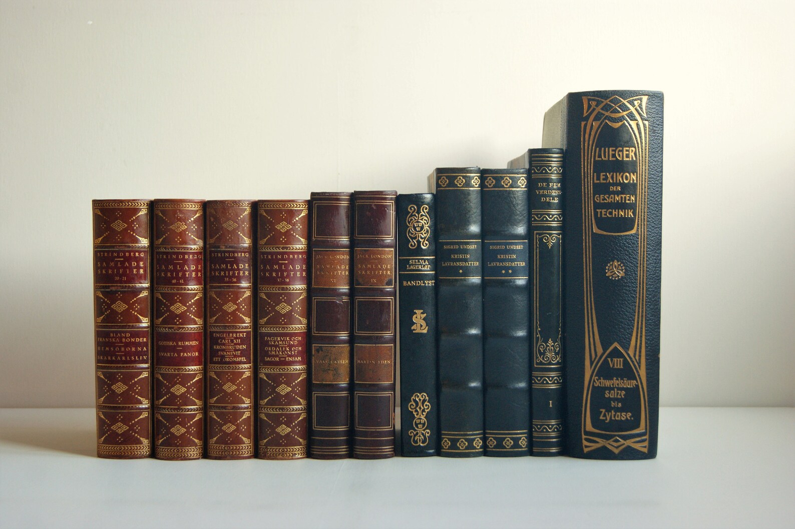 85 Decorative Antique Leather Books Build Your Own Antique Library 10 ...