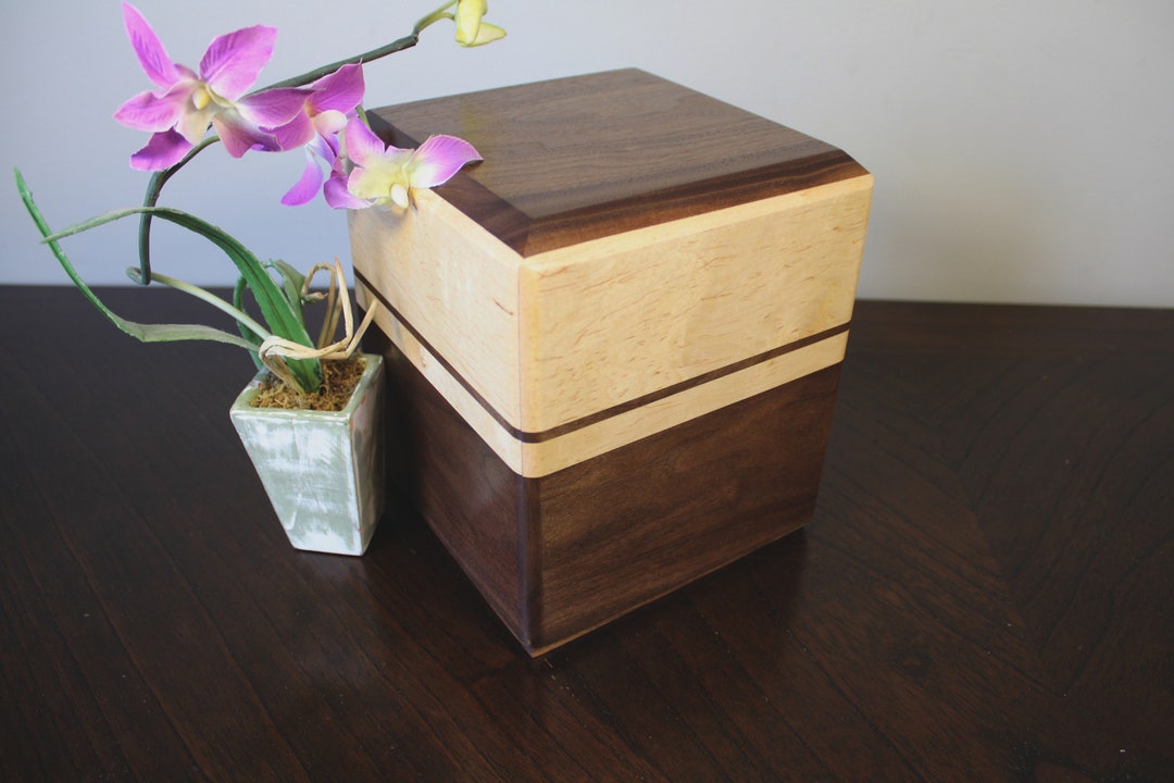Trendy Wood Cinerary Urn – Black Walnut & Maple With Subtil Speckles - Etsy