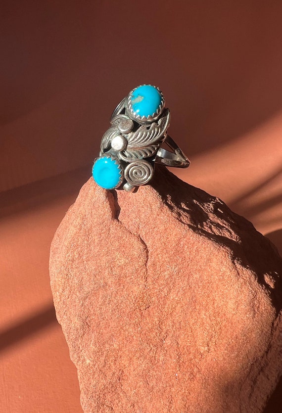 Navajo Double Turquoise Ring with Leaf and Twisted Wire Details Size 10