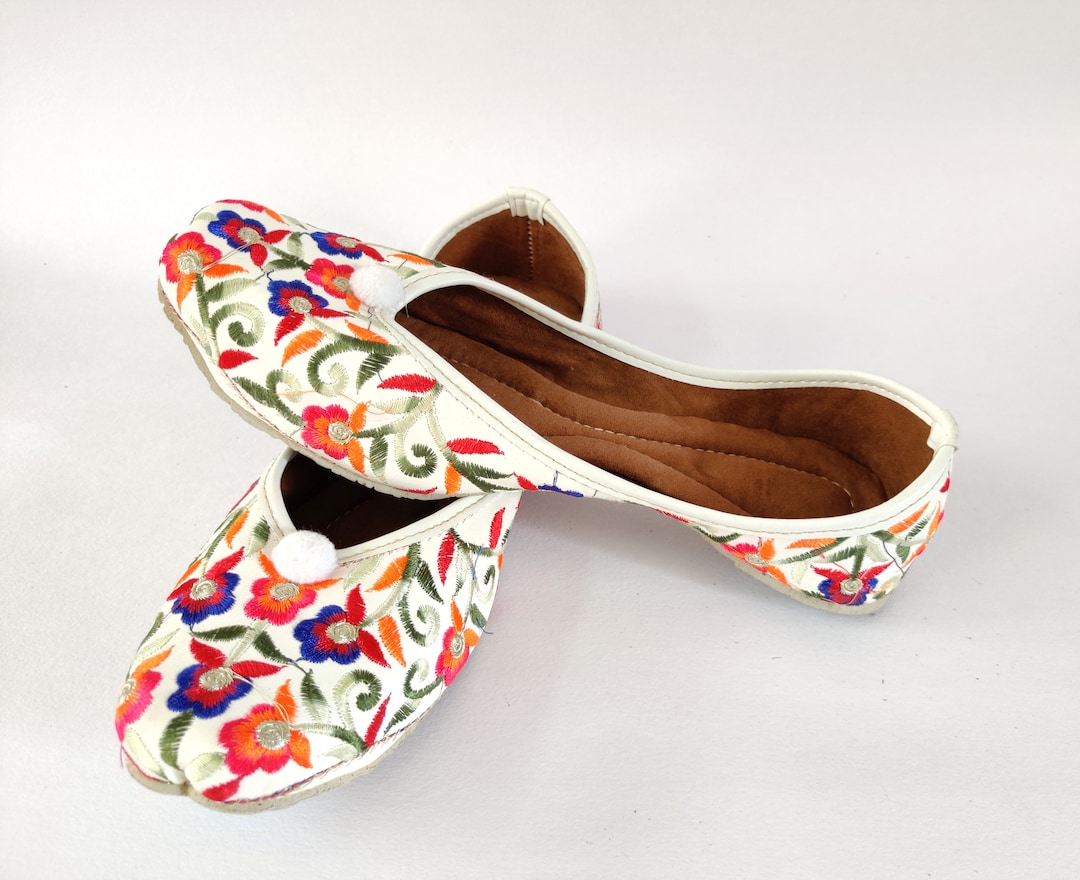 Women's Jutti boho Gypsy Fashion Jutti Embroidered Ladies Mojari ...