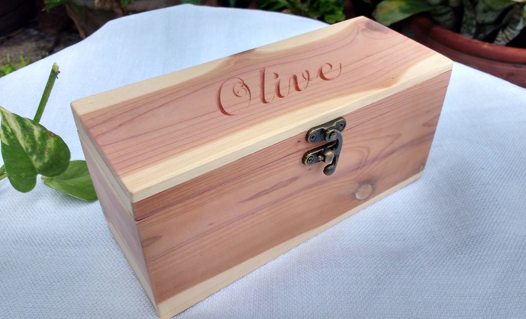 Personalized Cedar Keepsake Box, Engraved Wooden Jewelry Box - Etsy