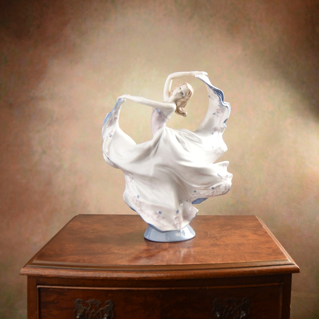 Limited Figures Porcelain Dancer Figurine, White Porcelain Dancing ...