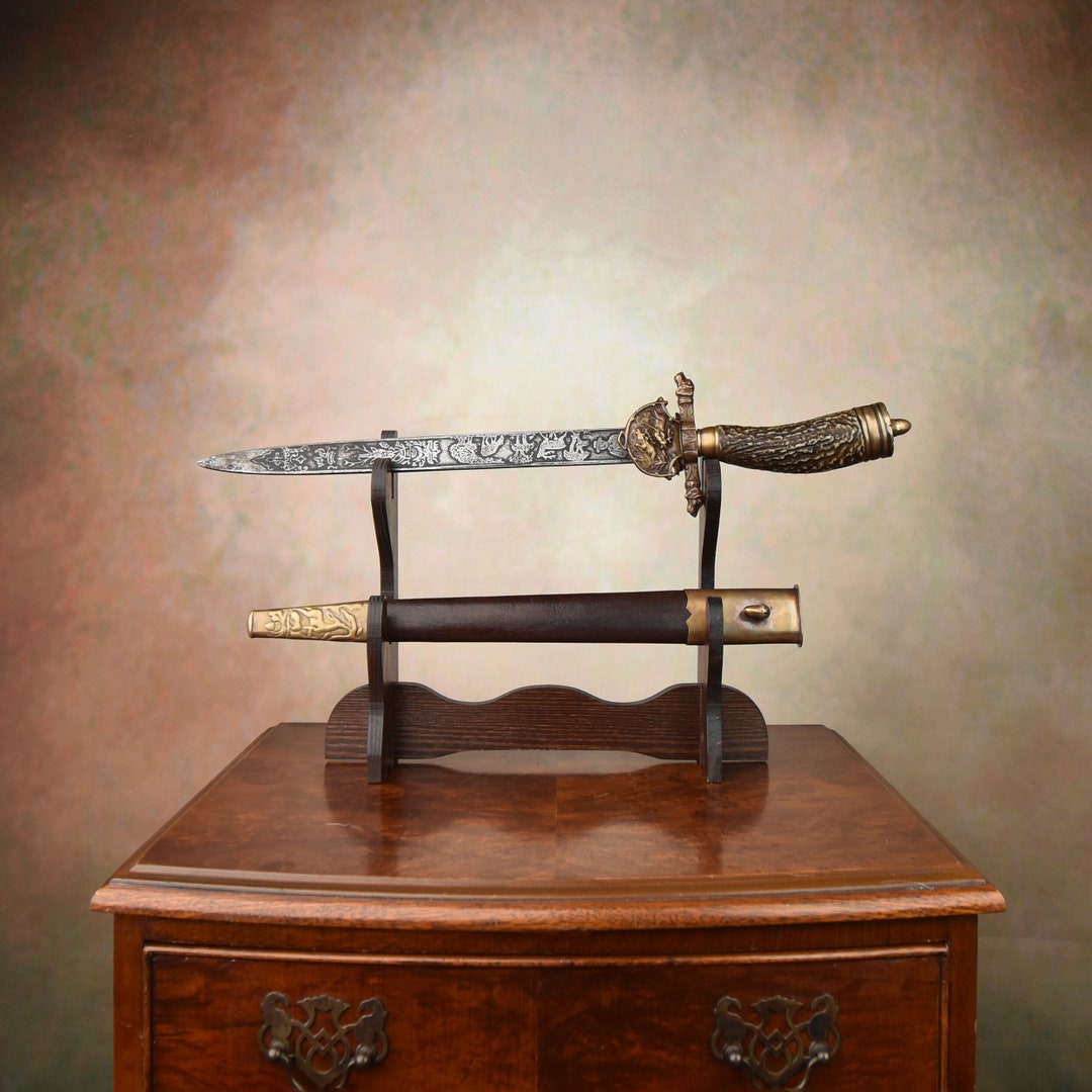 Épée émoussée de chasse avec fourreau, relief d'animaux, acier froid ...
