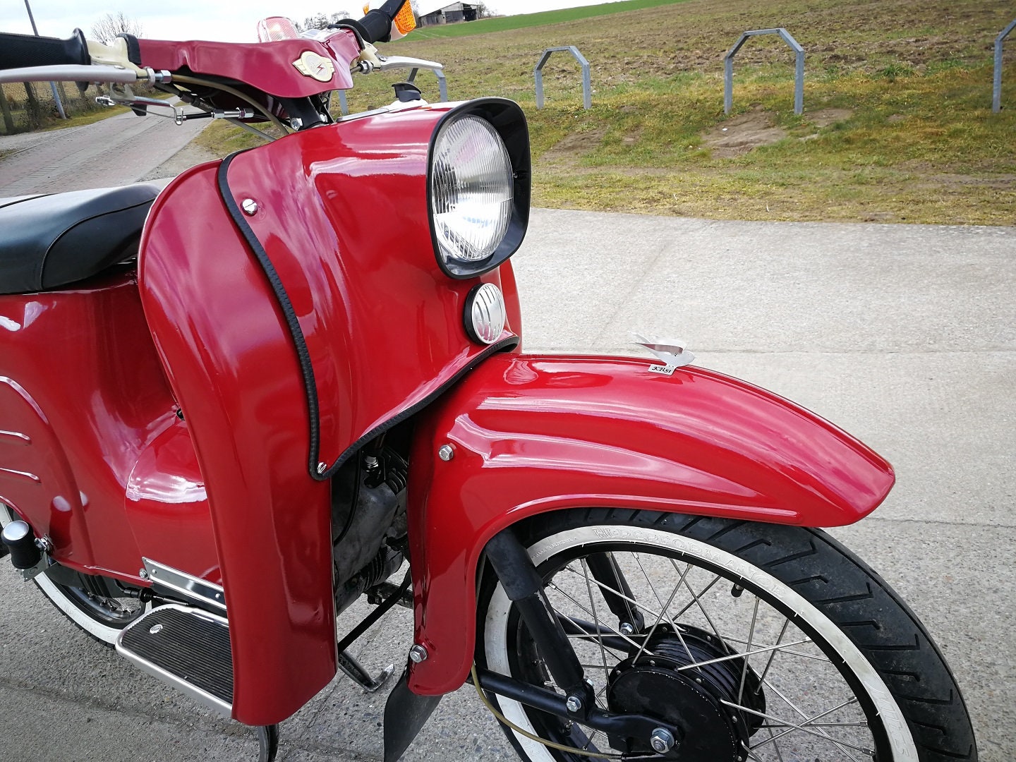 Kühlerfigur Schwalbe für Simson Schwalbe Kotflügel oder Lampenmaske ...