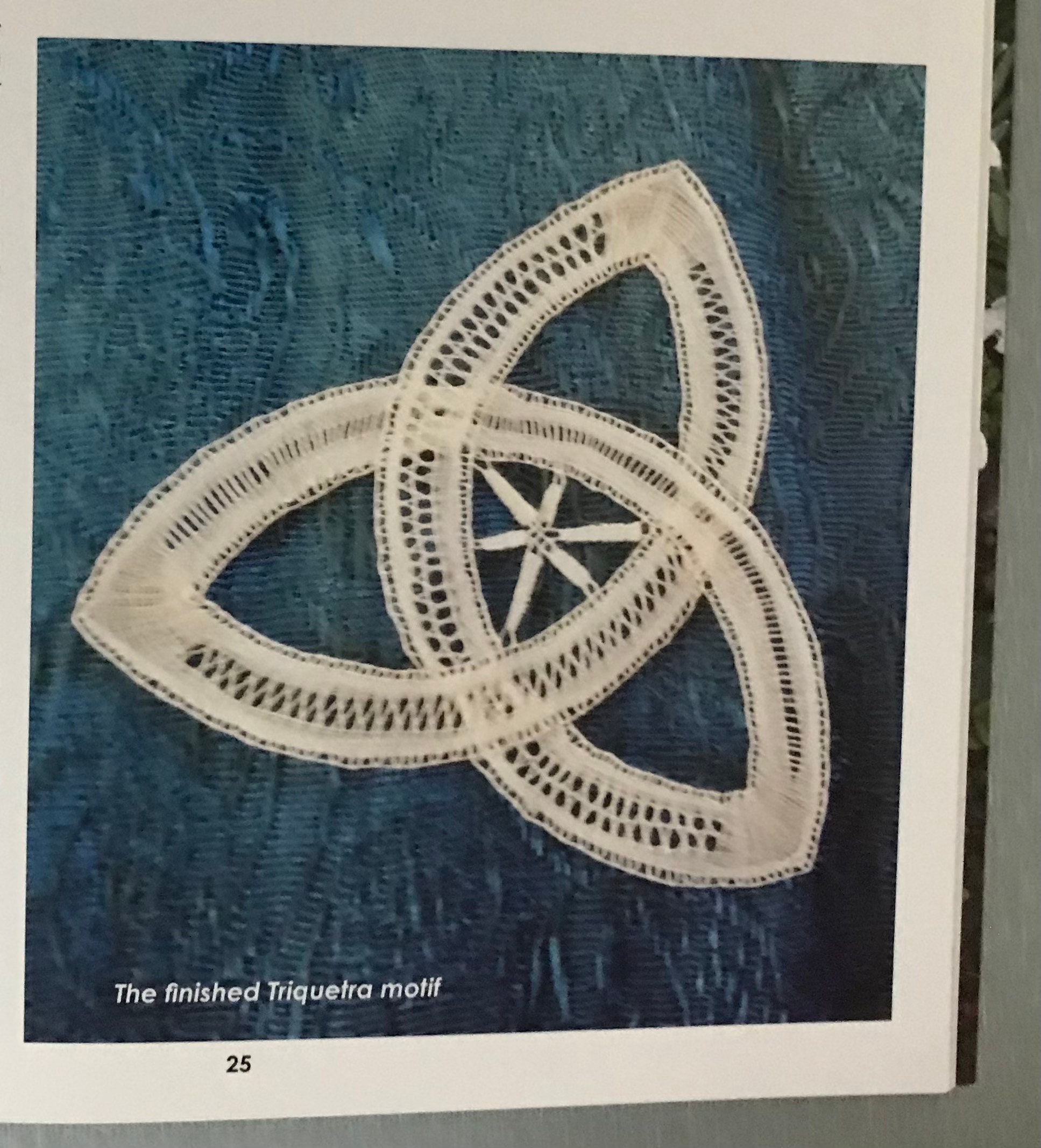 Bobbin Lace Books 37.50 - It's a Wrap A Lace Guild Publication - 18 ...