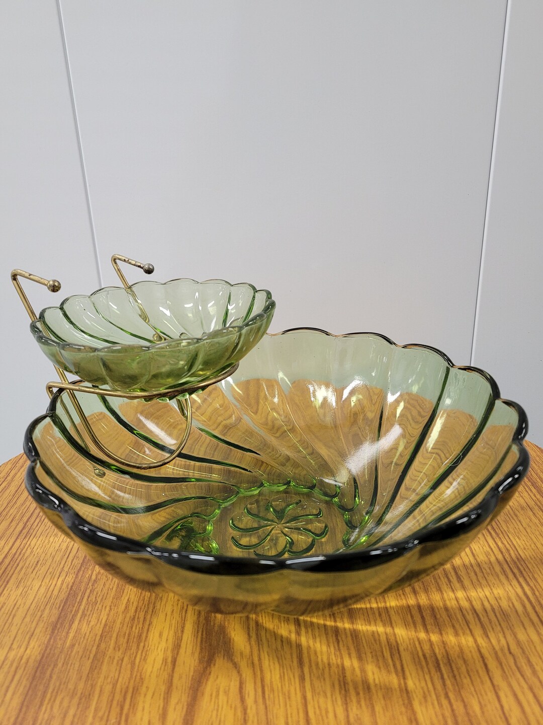 Vintage Hazel Glass Bowls / Atlas Colonial Swirl Chip and Dip - Etsy