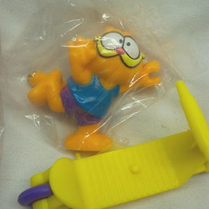 Vintage 1988 GARFIELD on SCOOTER 2" Toy PVC Figure 1980's Mcdonald's ...