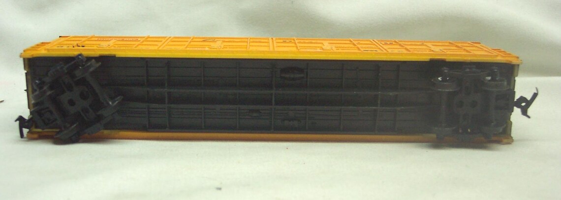 Vintage Ho Scale GREEN BAY and WEST 40 Foot Box Car Electric Railroad ...