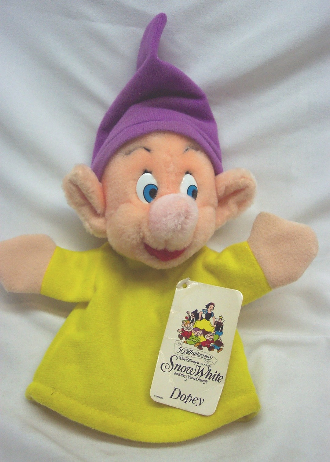 Vintage Walt Disney World Snow White & the Seven Dwarfs DOPEY HAND ...