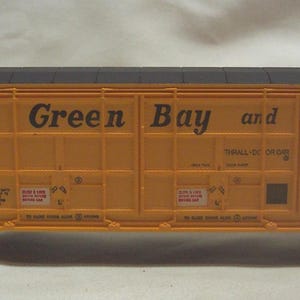 Vintage Ho Scale GREEN BAY and WEST 40 Foot Box Car Electric Railroad ...