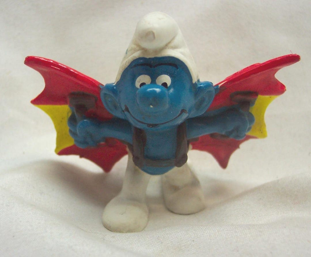 Vintage 1978 THE SMURFS Smurf With Hang Glider Wings Flying 2 PVC Toy ...