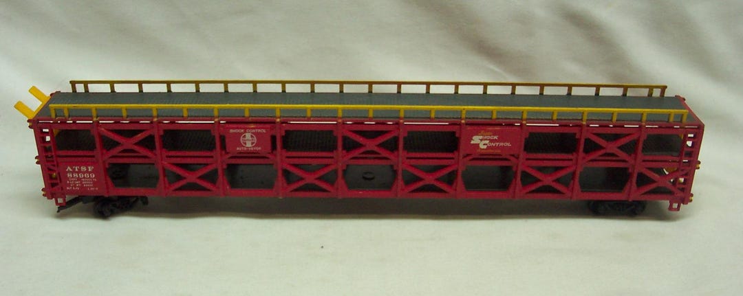 Vintage BACHMAN Santa Fe 89' Tri-level Auto Rack Car Carrier ATSF 88969 for Electric Train Set ...