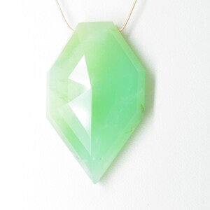 Natural Chrysoprase Gemstones Rhombus Shape Cabochons Faceted Rose Cut ...