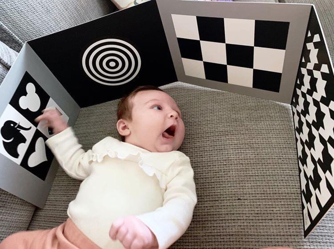 Baby Sensory Board: Newborn Visual Stimulation, Infant Development Toy ...