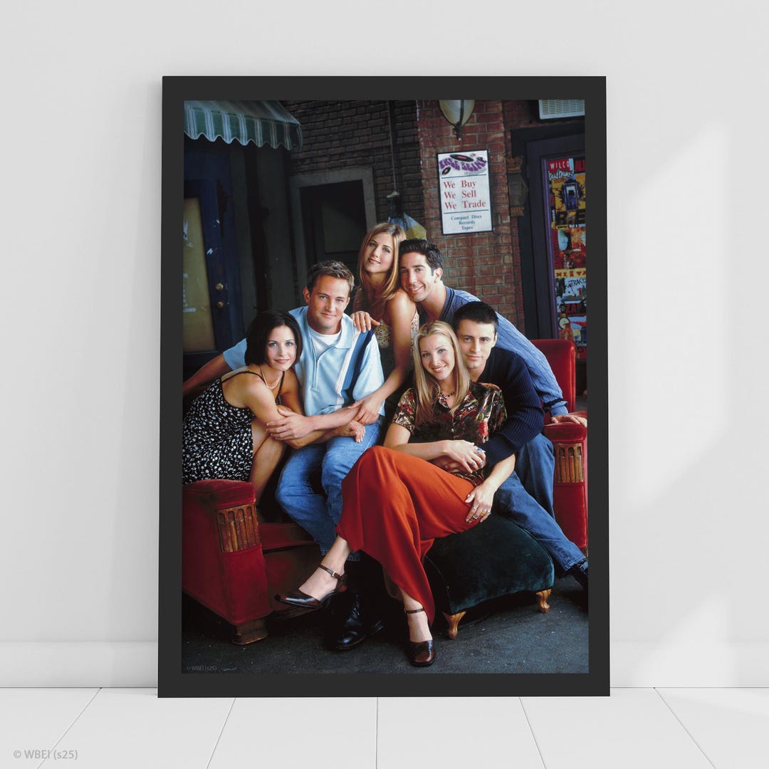 Friends™ Print – Outside Central Perk Group Sofa Photo Poster Wall Art ...