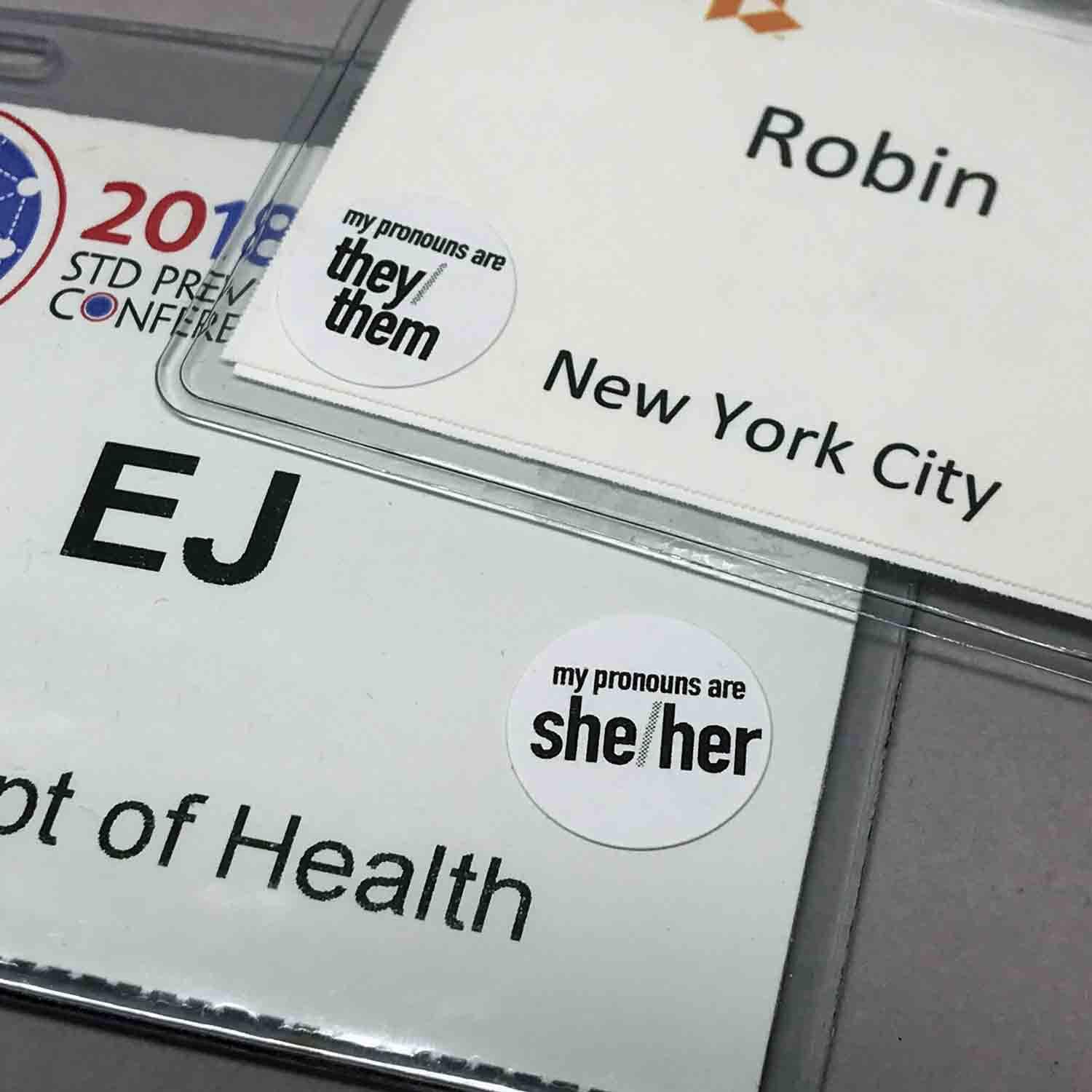 500 Small Round Pronoun Stickers for Conference Badges, Nametags, Etc ...