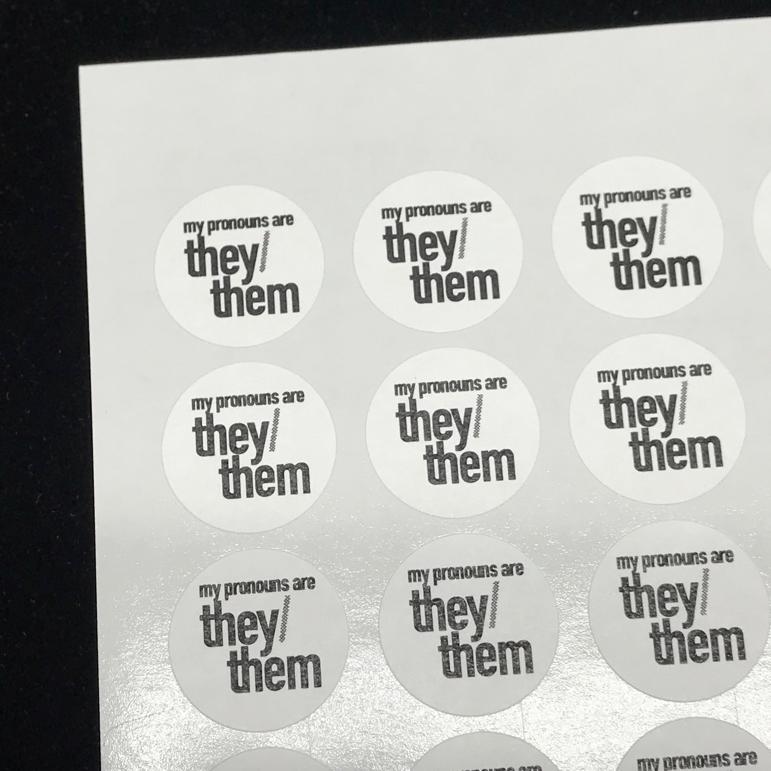 500 Small Round Pronoun Stickers for Conference Badges, Nametags, Etc ...