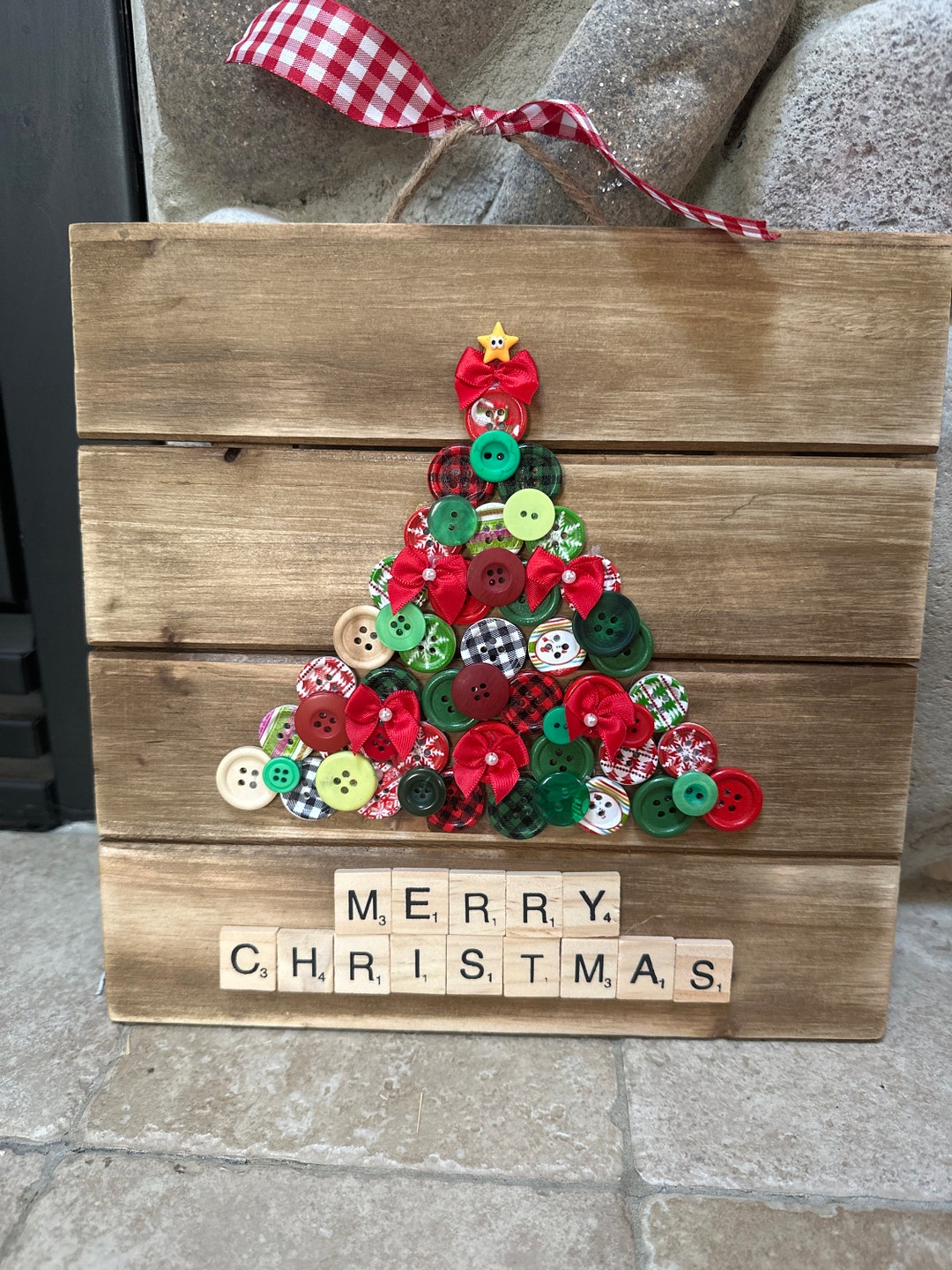 BUTTON and BOWS CHRISTMAS Scrabble 10” Pallet Hanger, Merry Christmas ...
