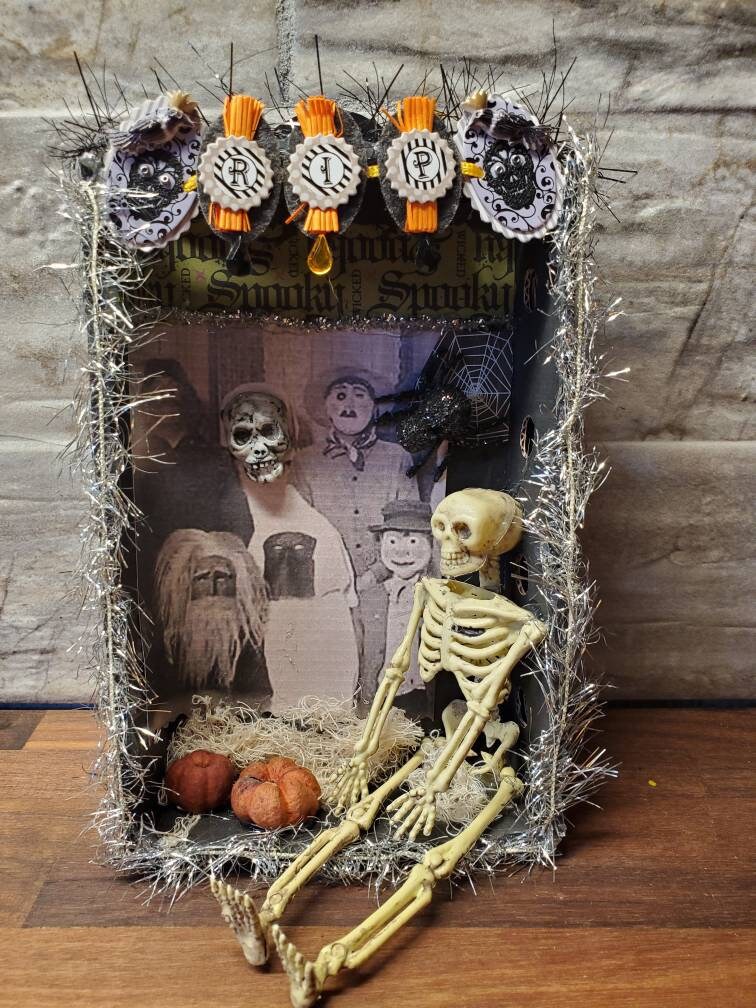 Halloween shadow box | Etsy