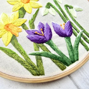 Daffodil Embroidery, Flower Embroidery Pattern, Floral Hand Embroidery ...