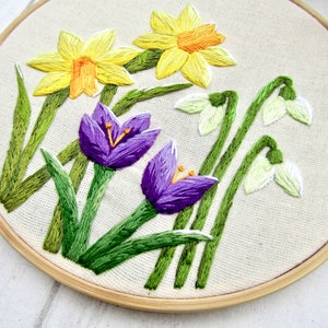 Daffodil Embroidery, Flower Embroidery Pattern, Floral Hand Embroidery ...