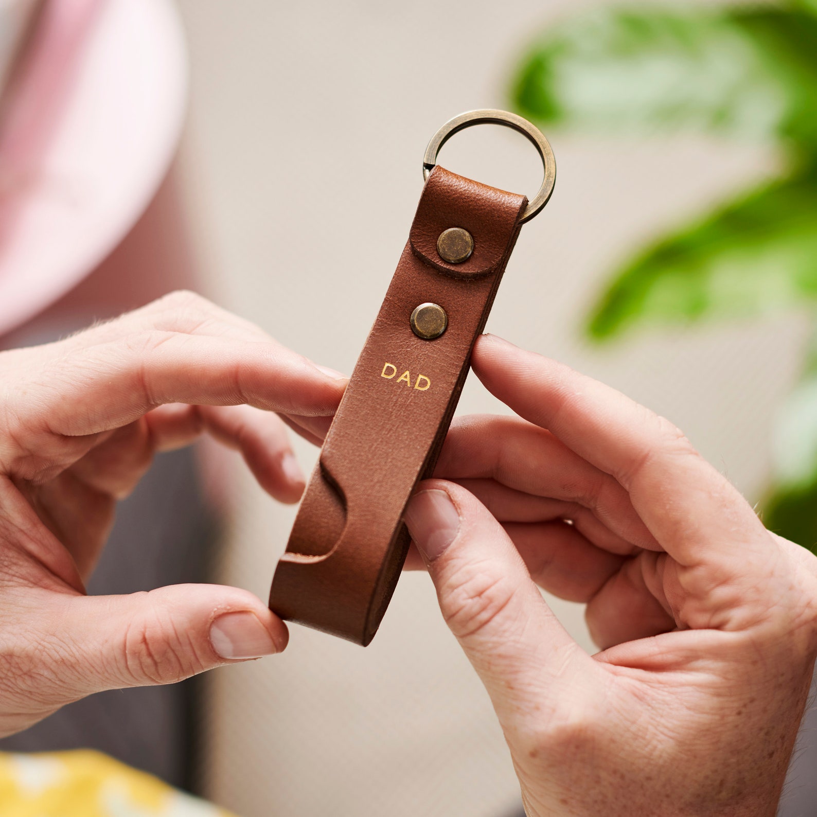 Personalised Leather Phone Stand Key Ring - the Perfect Gift for Dad ...