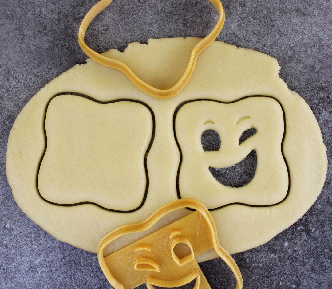 Set of 2 Big Smile Cookie Cutters Set of 2 1 Face 1 Outline Filled ...