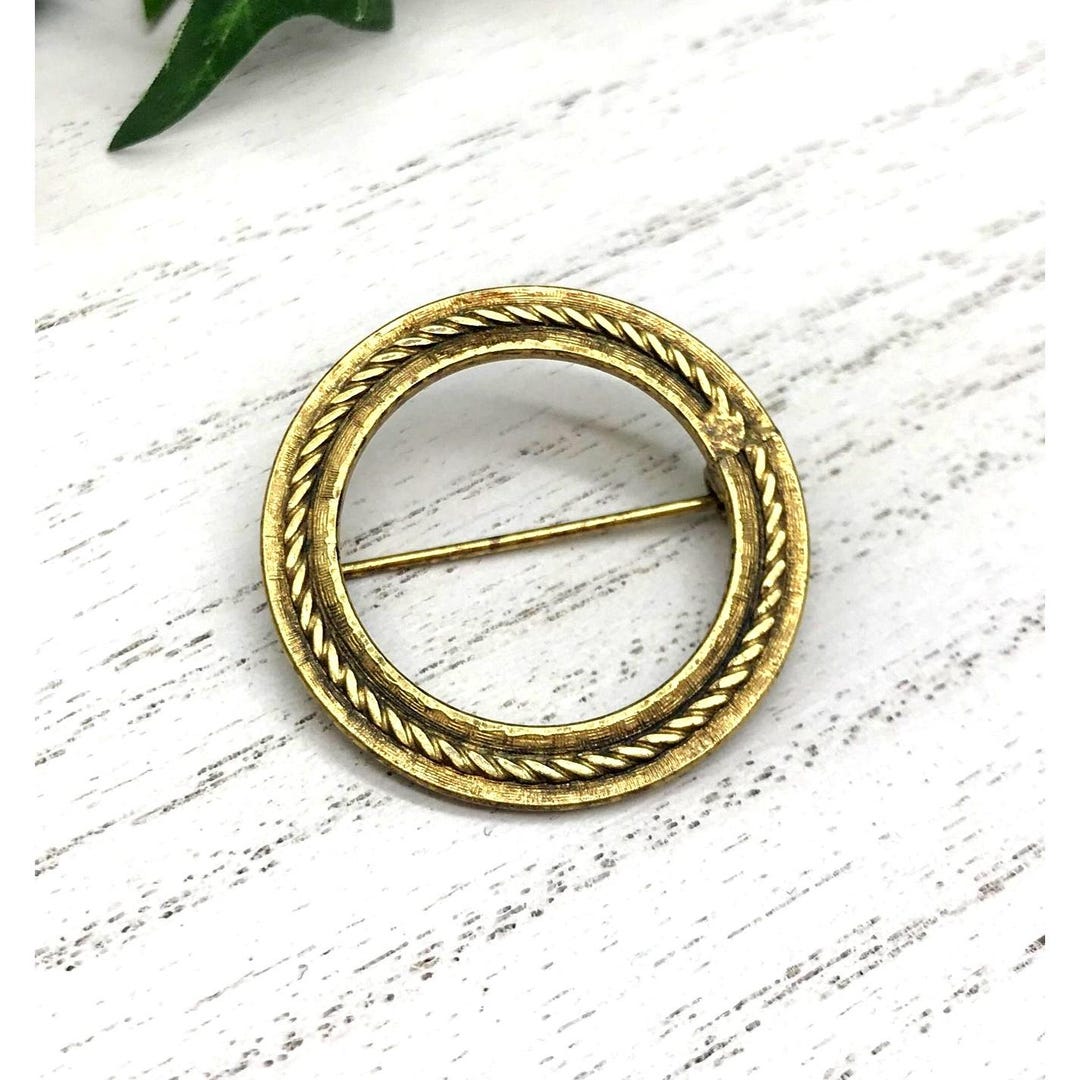 Vintage Gold-tone Round Brooch Pin With Rope Detailing - Etsy