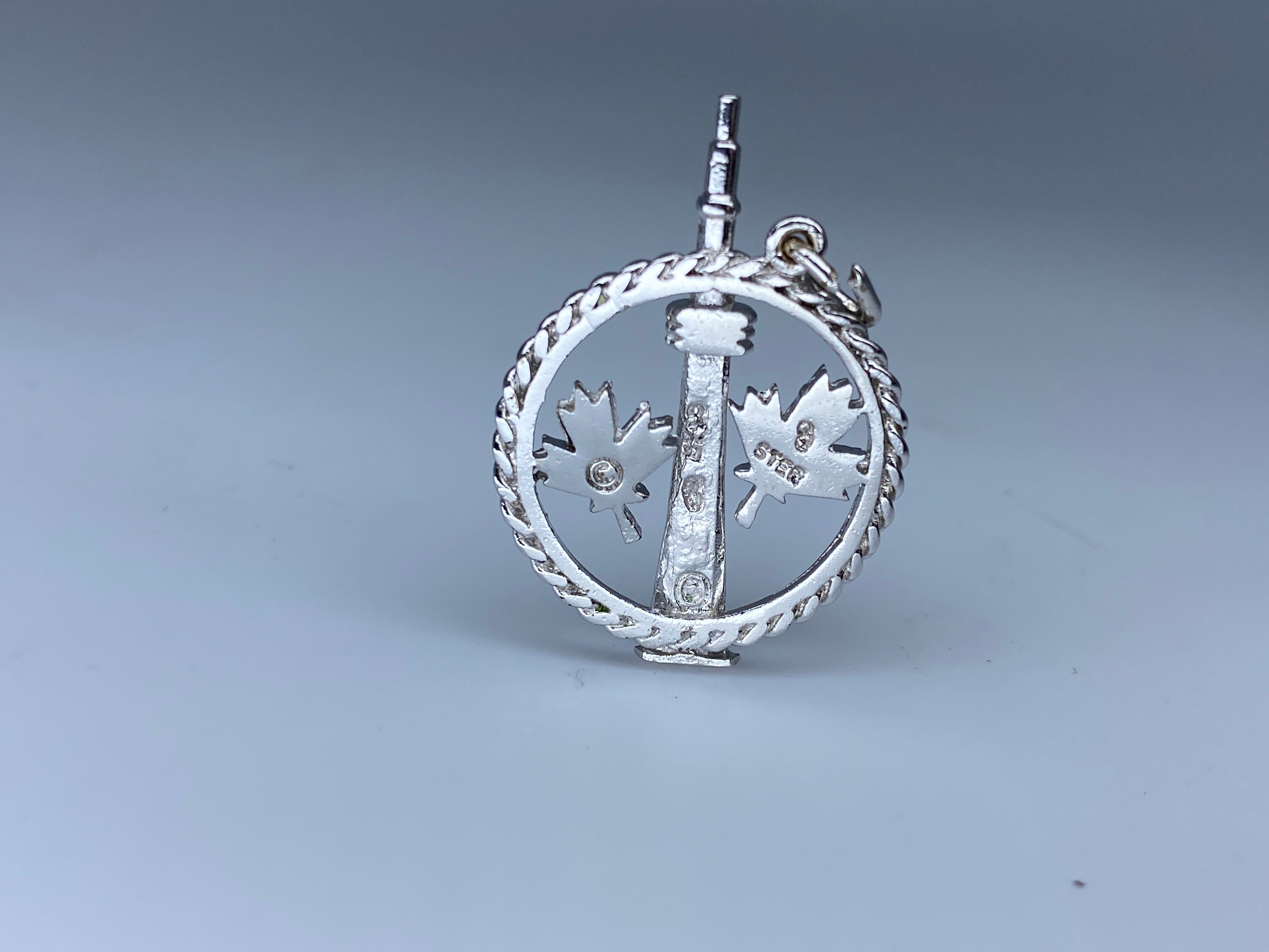 Sterling Silver Toronto Needle CN Tower Charm - Etsy España