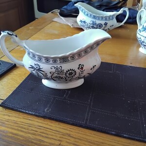 BLUE AND WHITE/ Gravy Boat / Jug - Etsy